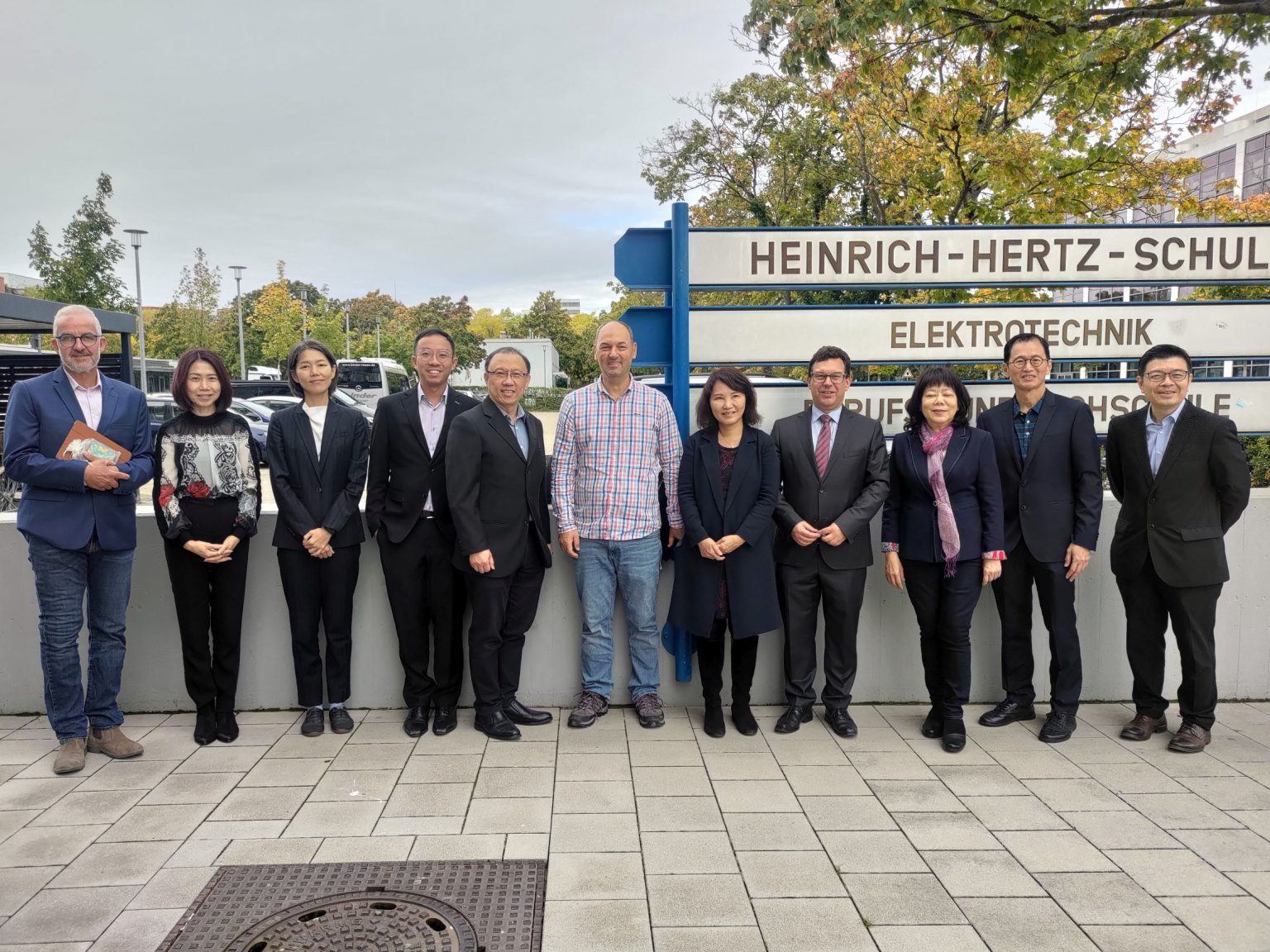 Besuch von Bildungsexperten aus Singapur – Heinrich-Hertz-Schule Karlsruhe